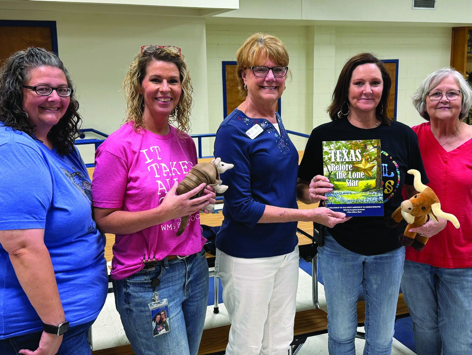 DAR donates books to Wortham ISD, Dew ISD