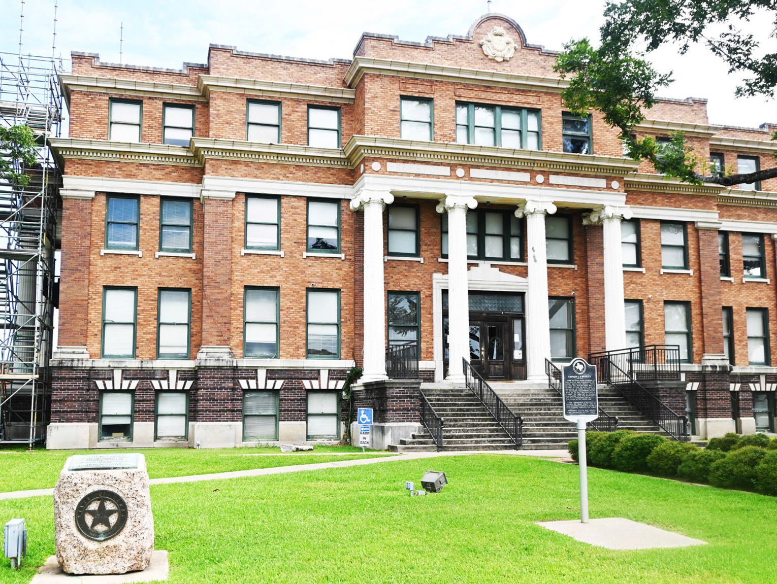 New Roof for Freestone County Courthouse